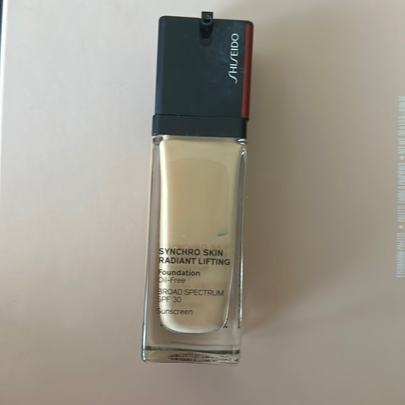 Shiseido | Makeup | Shiseido Synchro Skin Radiant Oil Free Foundation ...